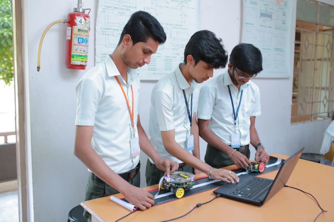 ECE-LAB DETAILS - Erode Sengunthar Engineering College
